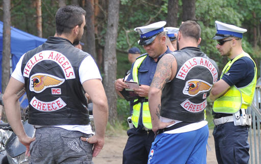 Massive brawl breaks out at car show - The Horn News