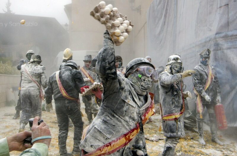 [Photo] This is the CRAZIEST food fight you've ever seen - The Horn News