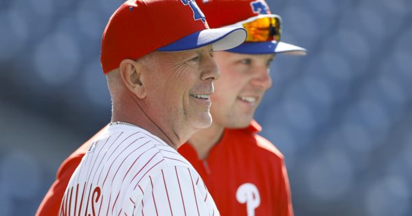 'Die Hard' fan: star actor throws first pitch for MLB team - The Horn News