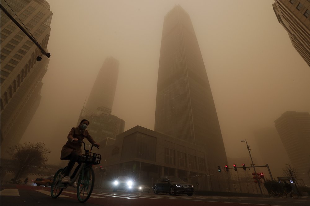 [Pics] Major sandstorm sweeps through China - The Horn News