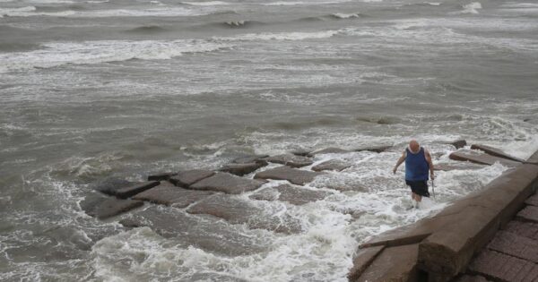 Hurricane Nicholas slams into Texas - The Horn News