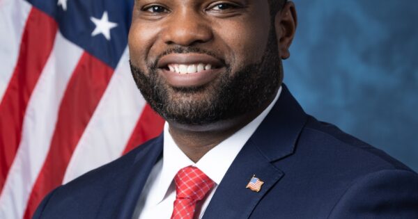 "America First" newest star stuns Congress - The Horn News