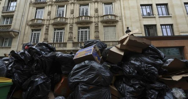 Garbage becomes symbol of protest in Paris - The Horn News