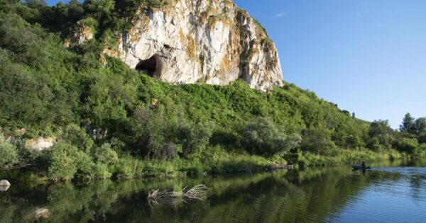 Climber leaves cave after 500 days in isolation - The Horn News