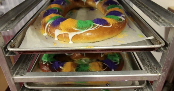 Mardi Gras bandit steals 7 king cakes from bakery - The Horn News