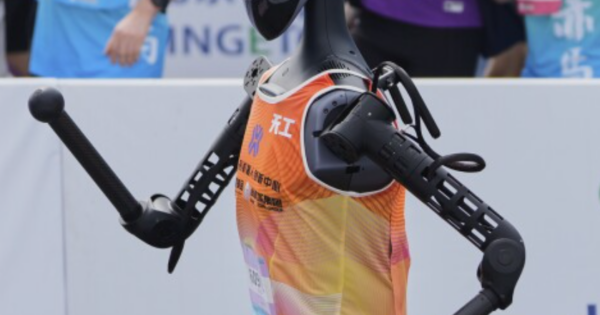 Humanoid robots run famous half-marathon alongside human competitors ...