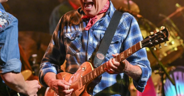 Former Creedence Clearwater lead singer John Fogerty throws concert for ...