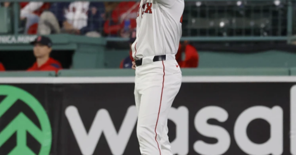 MLB's No. 1 prospect, Roman Anthony, goes hitless in big league debut ...