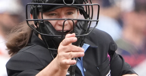 Jen Pawol, MLB's first female umpire, earns rave reviews - The Horn News